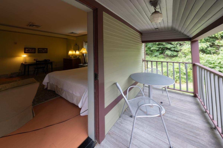Boutique Hotel Rooms in North Adams | The Porches Inn