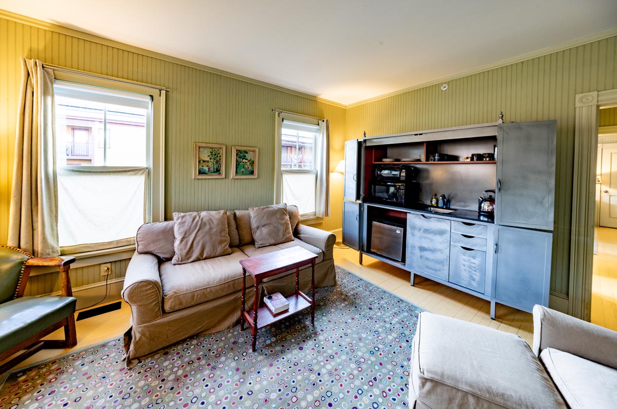 Boutique Hotel Rooms in North Adams | The Porches Inn