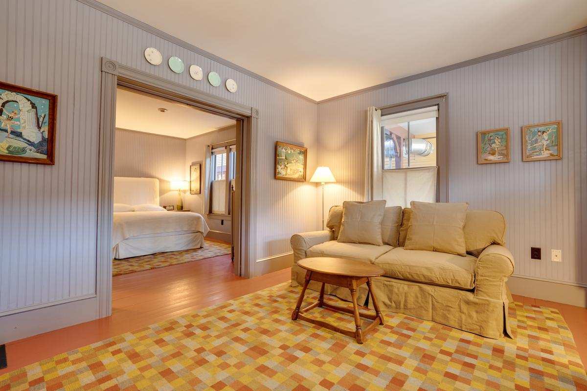 Boutique Hotel Rooms in North Adams | The Porches Inn
